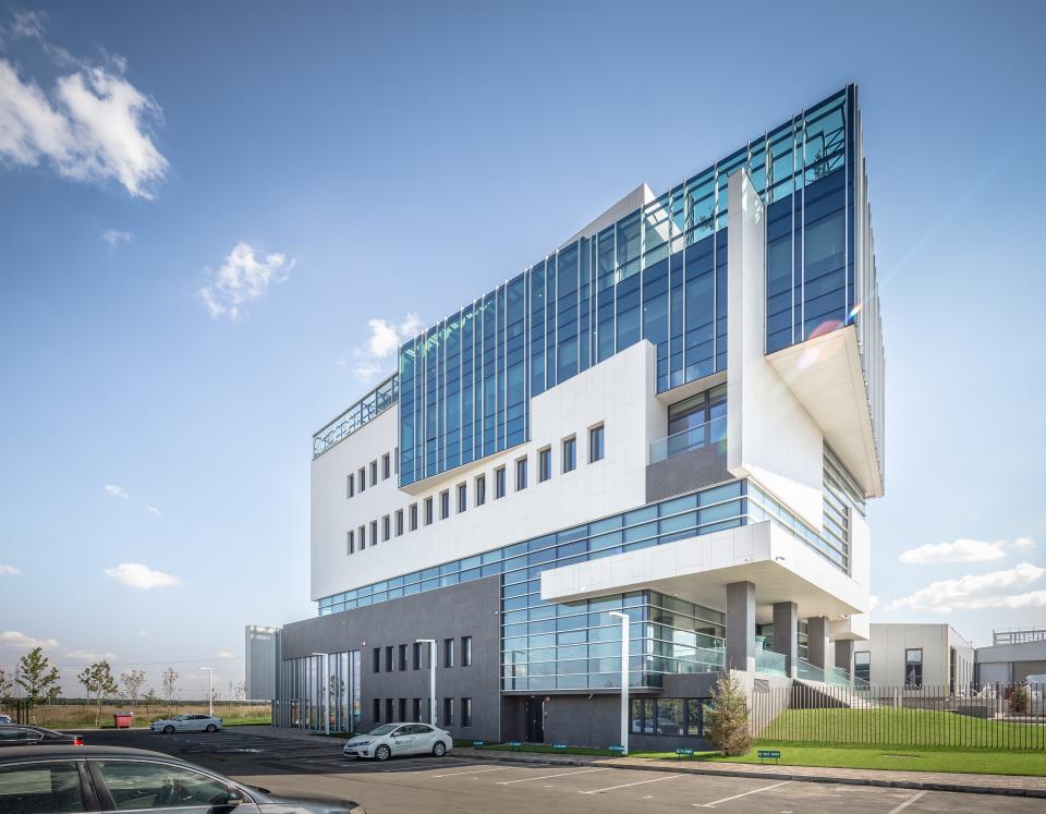 QFORT HEADQUARTER - Pielesti, Romania | Saint-Gobain Glass